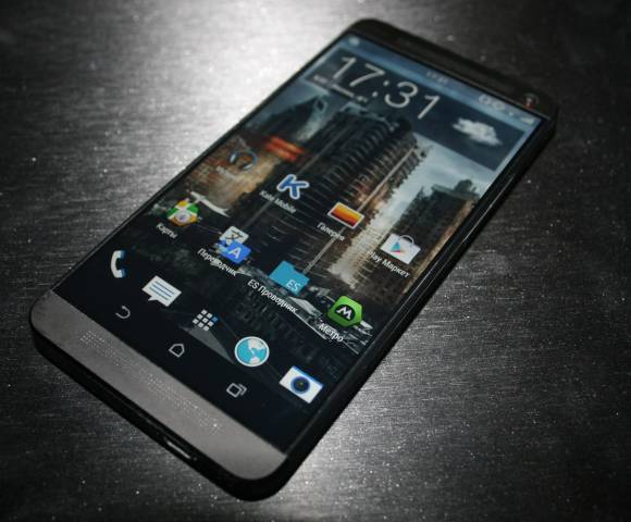 Front of upcoming HTC M8 finally revealed in leaked shots - SoyaCincau