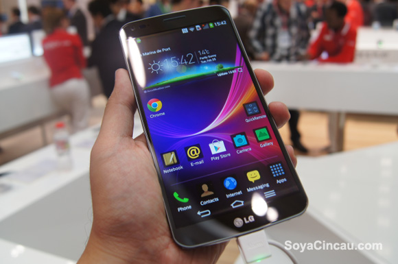 First Impressions: LG G Flex -- A showcase of Innovation and Not Much ...