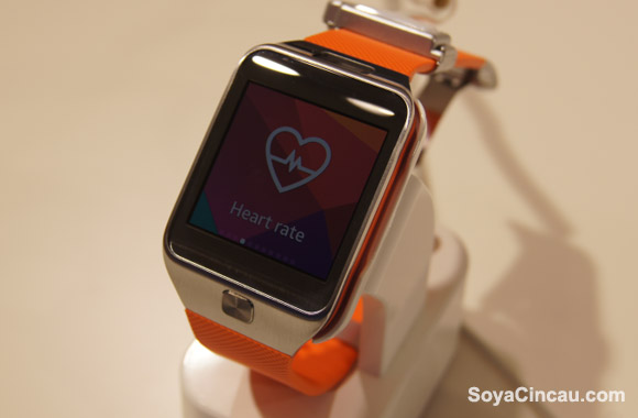 Hands-on: Samsung Gear 2 Smart Watch - SoyaCincau