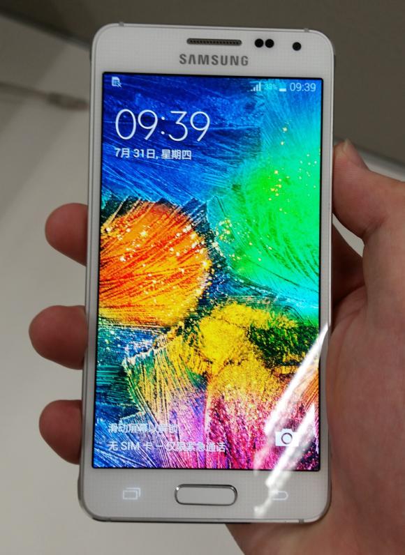 A clearer look at the Samsung Galaxy Alpha and its premium metal body ...