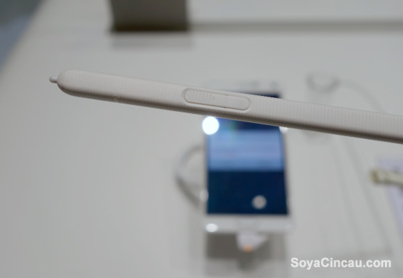 Hands-on: Samsung Galaxy Note 4 - SoyaCincau