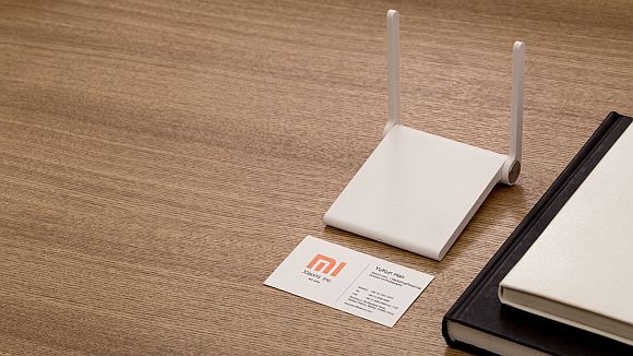 Meet Xiaomi's little router that fits in the palm of your hand - SoyaCincau