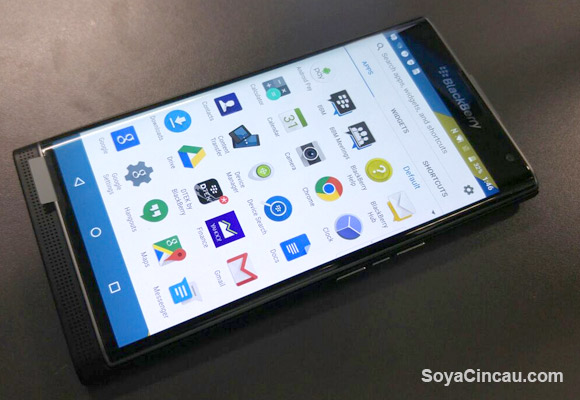 BlackBerry PRIV: Can an Android smartphone with a physical keyboard ...