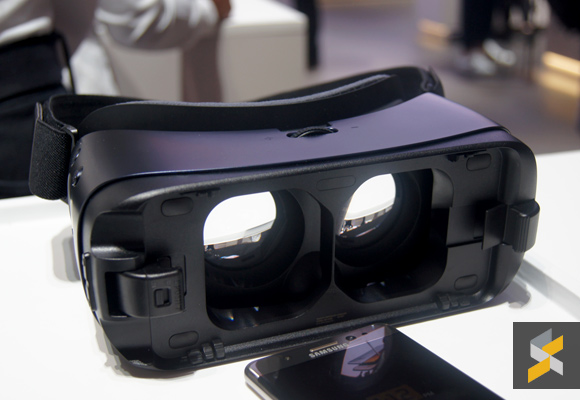 A closer look at the new Samsung Gear VR for the Note7 - SoyaCincau