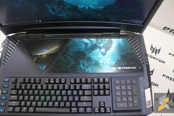 Acer launches the world's first curved laptop - SoyaCincau