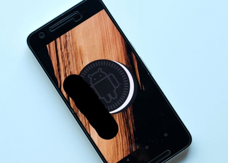 Android P will apparently be notch-friendly. Is this a hint for the ...