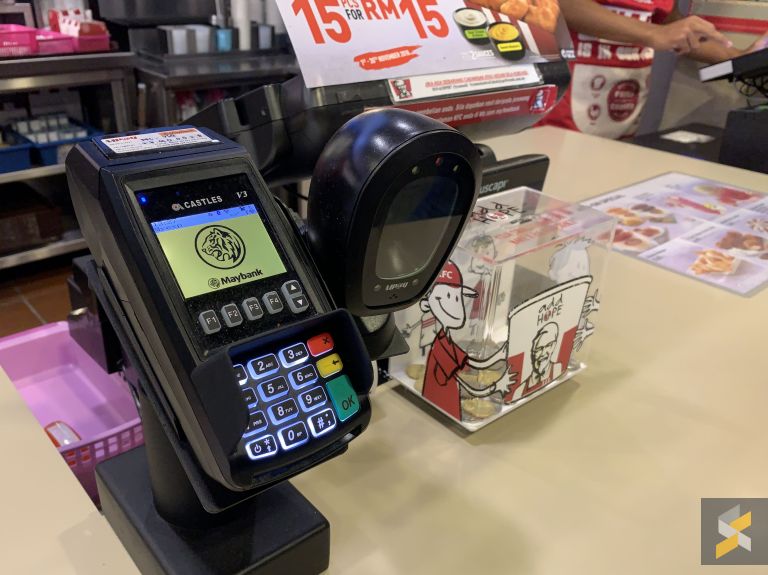 KFC restaurants now accept payments using Maybank's QRPay - SoyaCincau