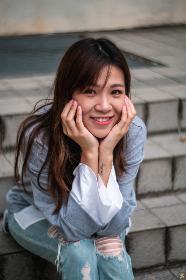 The Lomography New Petzval 85mm art lens is magical - SoyaCincau