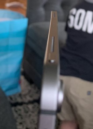 Got a bent iPad Pro 2018? Apple says it's normal - SoyaCincau