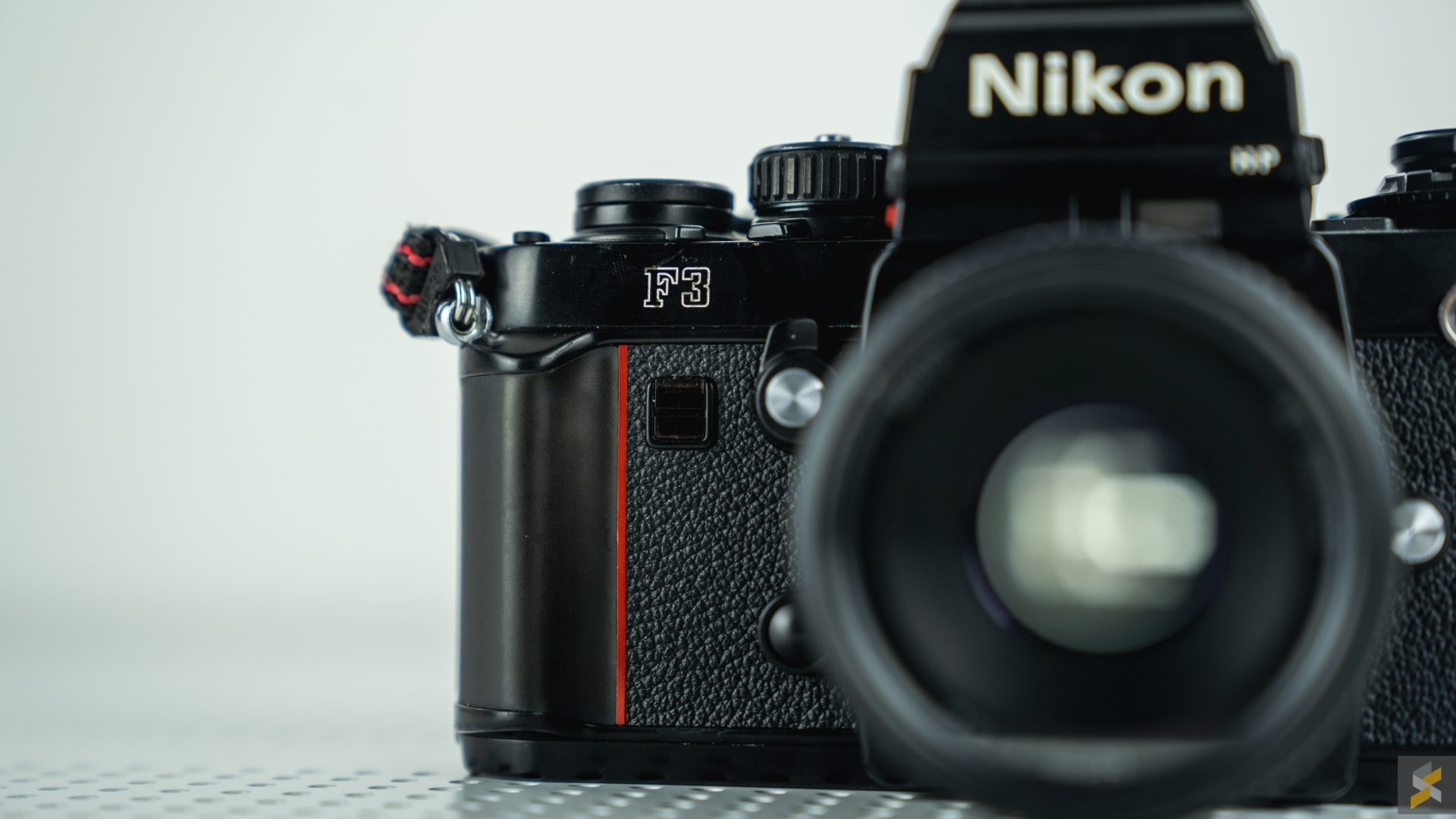 This is the legendary Nikon F3 film camera - SoyaCincau