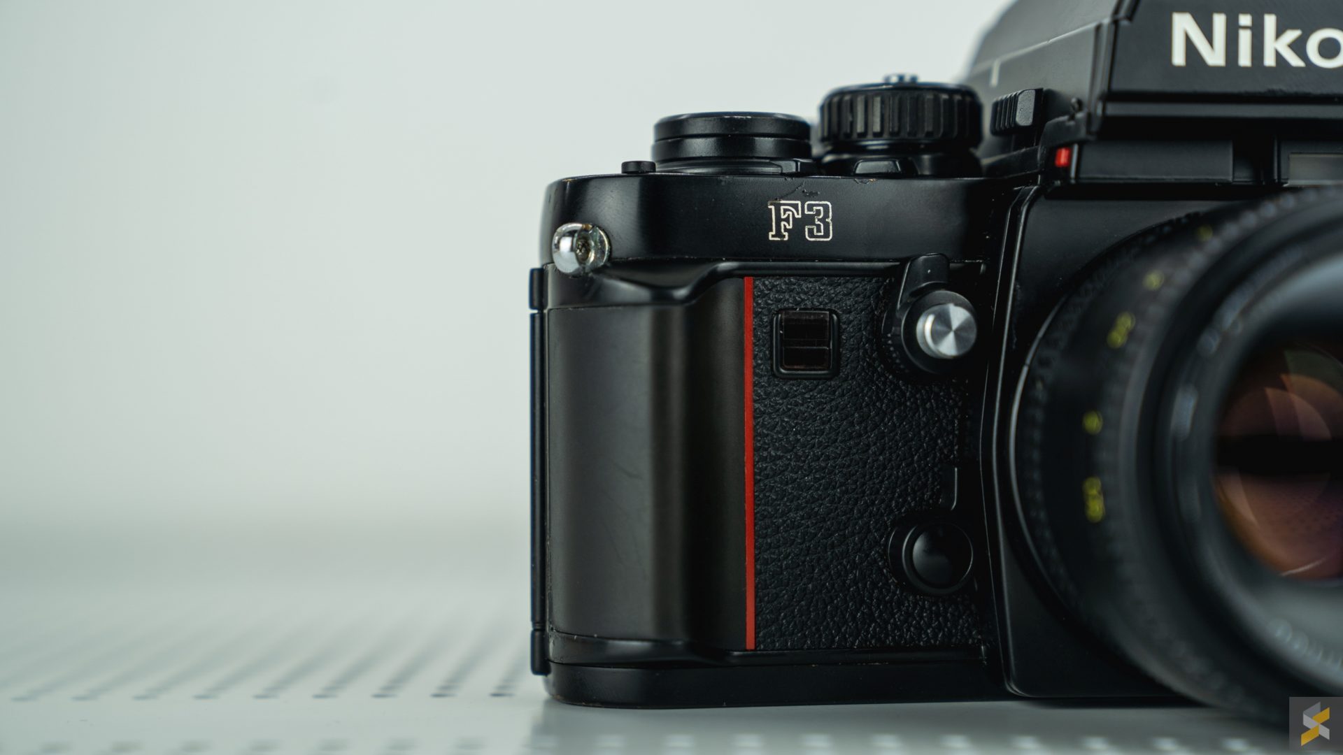 This is the legendary Nikon F3 film camera - SoyaCincau