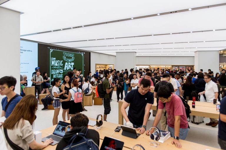 Apple opens its second store in Singapore at the iconic Jewel in Changi ...