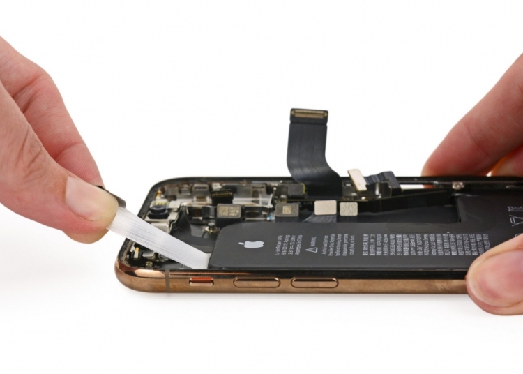 Apple responds to iPhone "battery lock" controversy - SoyaCincau