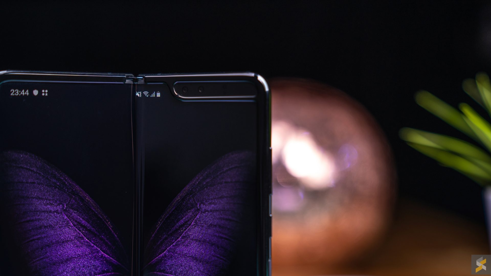 Samsung Galaxy Fold hands-on & unboxing: This is the future - SoyaCincau