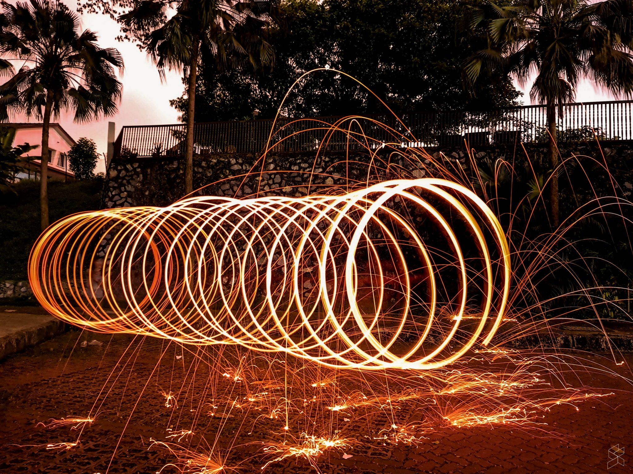 How to create awesome light paintings with a smartphone - SoyaCincau