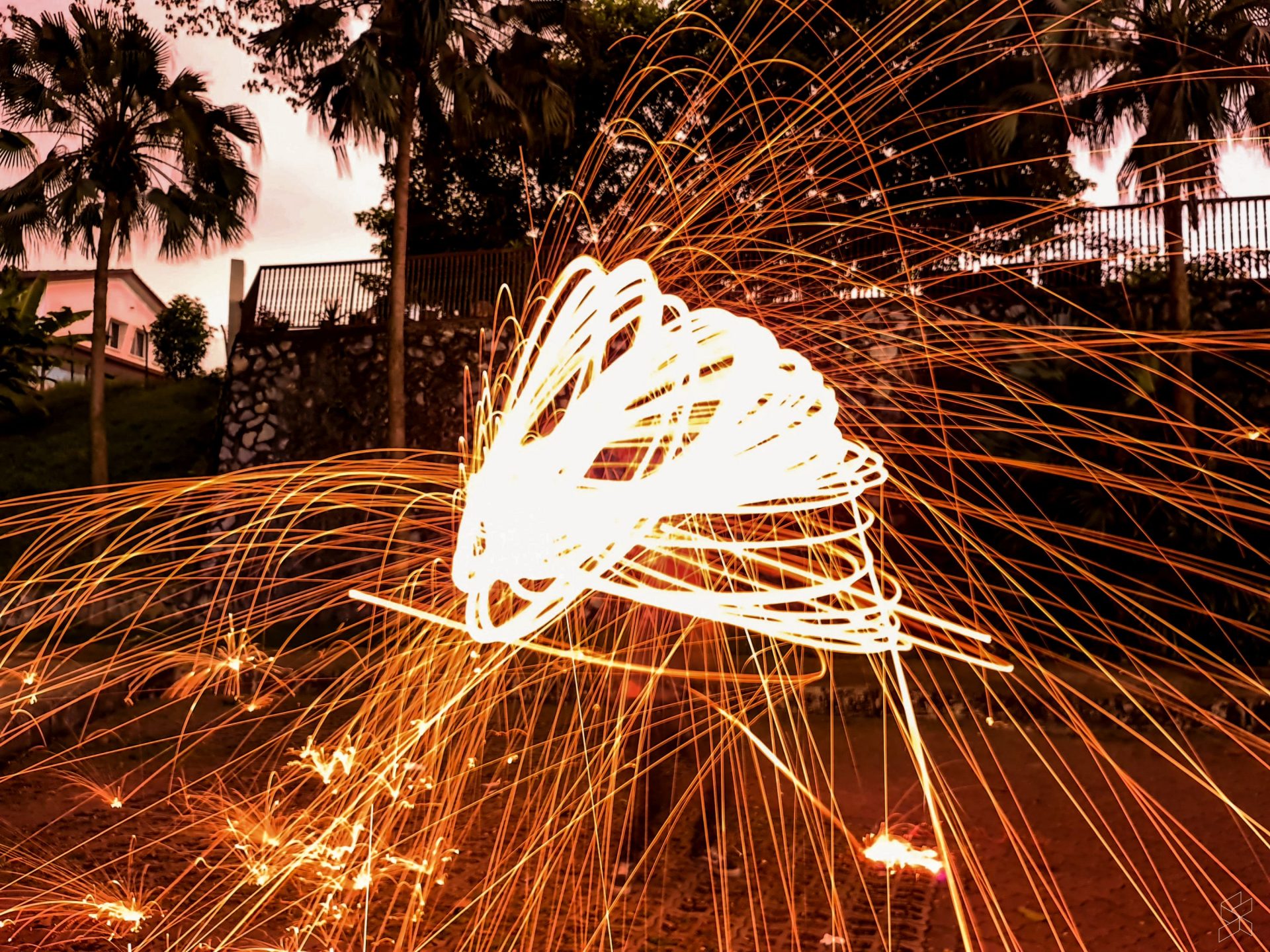 How to create awesome light paintings with a smartphone - SoyaCincau