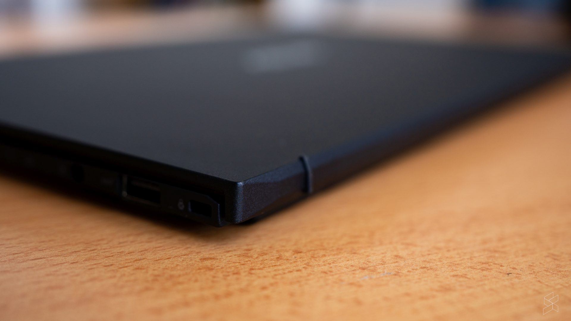 Asus ExpertBook B9 review: Everything else feels heavy now - SoyaCincau