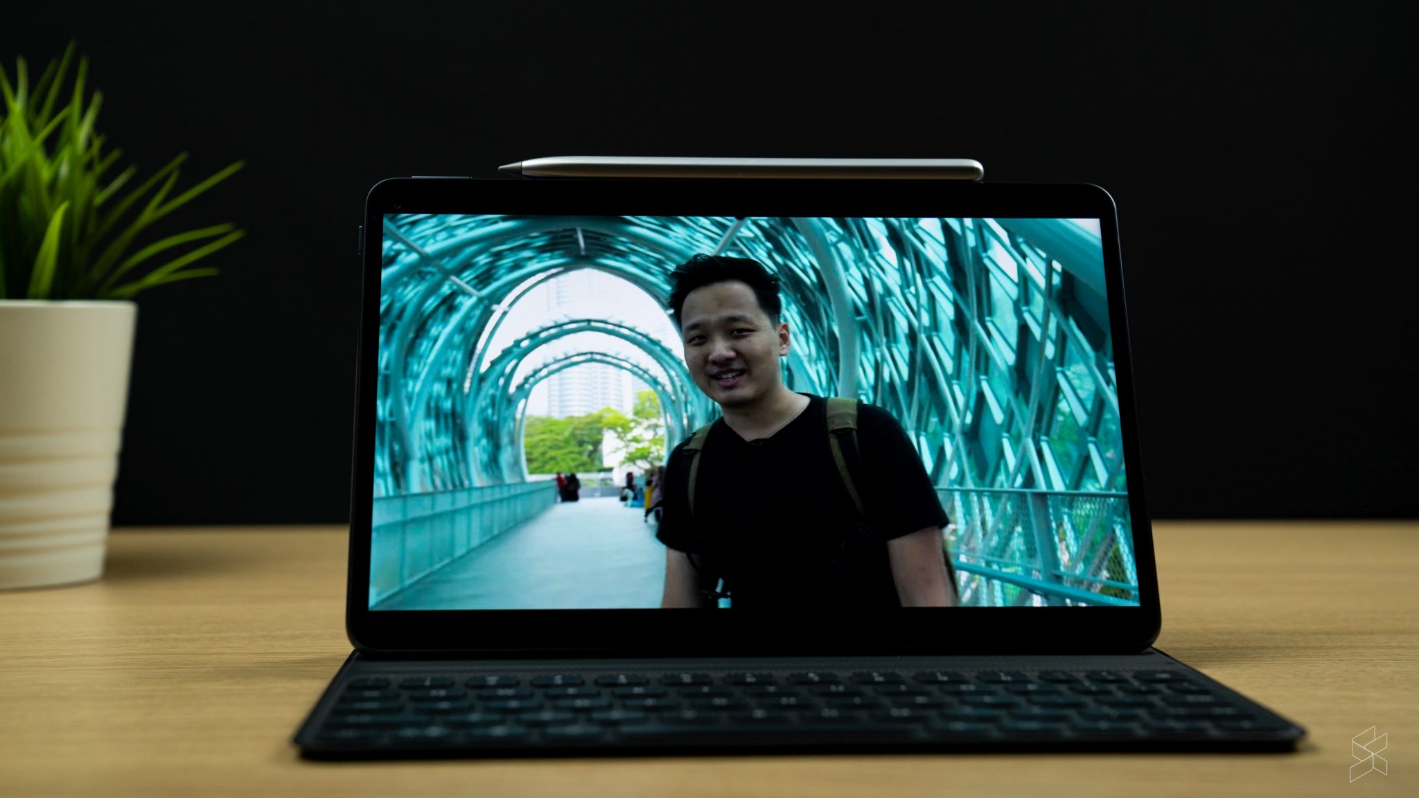 Huawei MatePad Pro hands-on: Who's going to buy this? - SoyaCincau