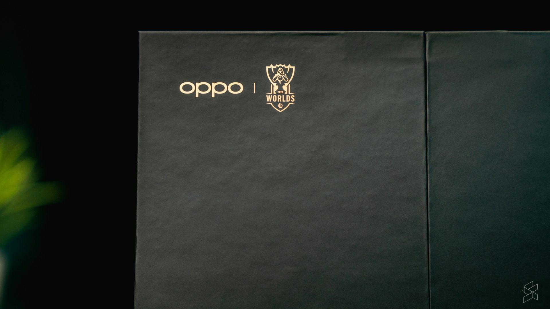 Unboxing the Oppo Find X2 League of Legends: Worlds 2020 Edition ...