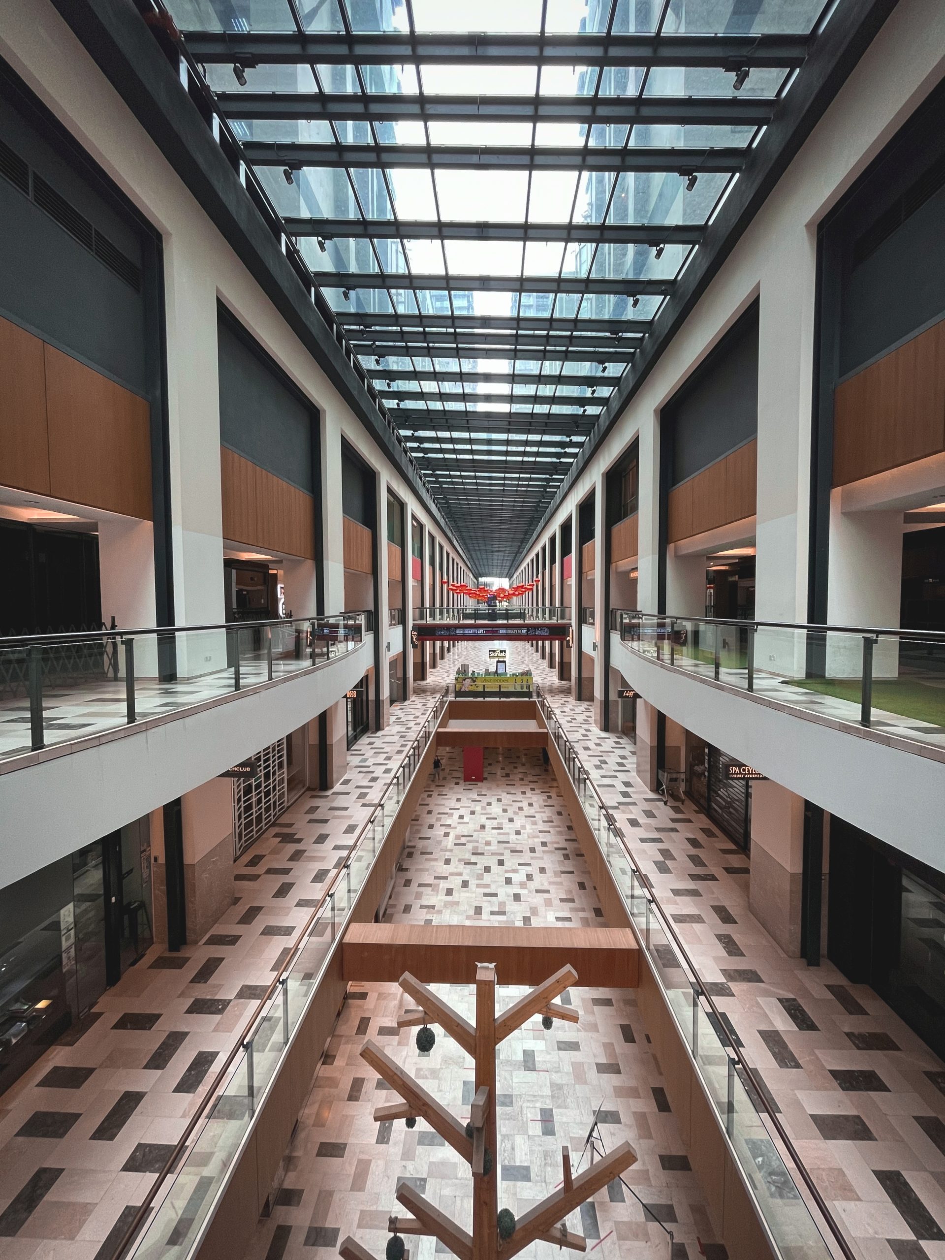 These images of empty shopping malls during MCO 2.0 were taken, edited ...