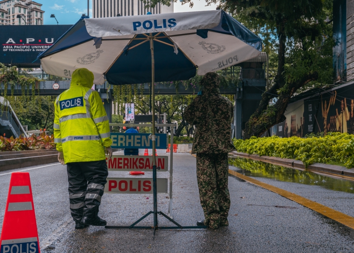 Got stopped at a police roadblock? Here are your rights as a civilian ...