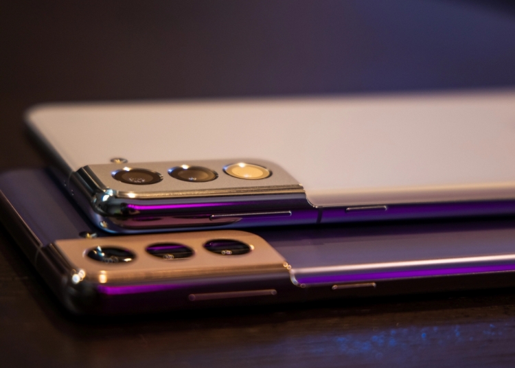 Samsung Galaxy S21 with plastic back is easier to repair than the ...