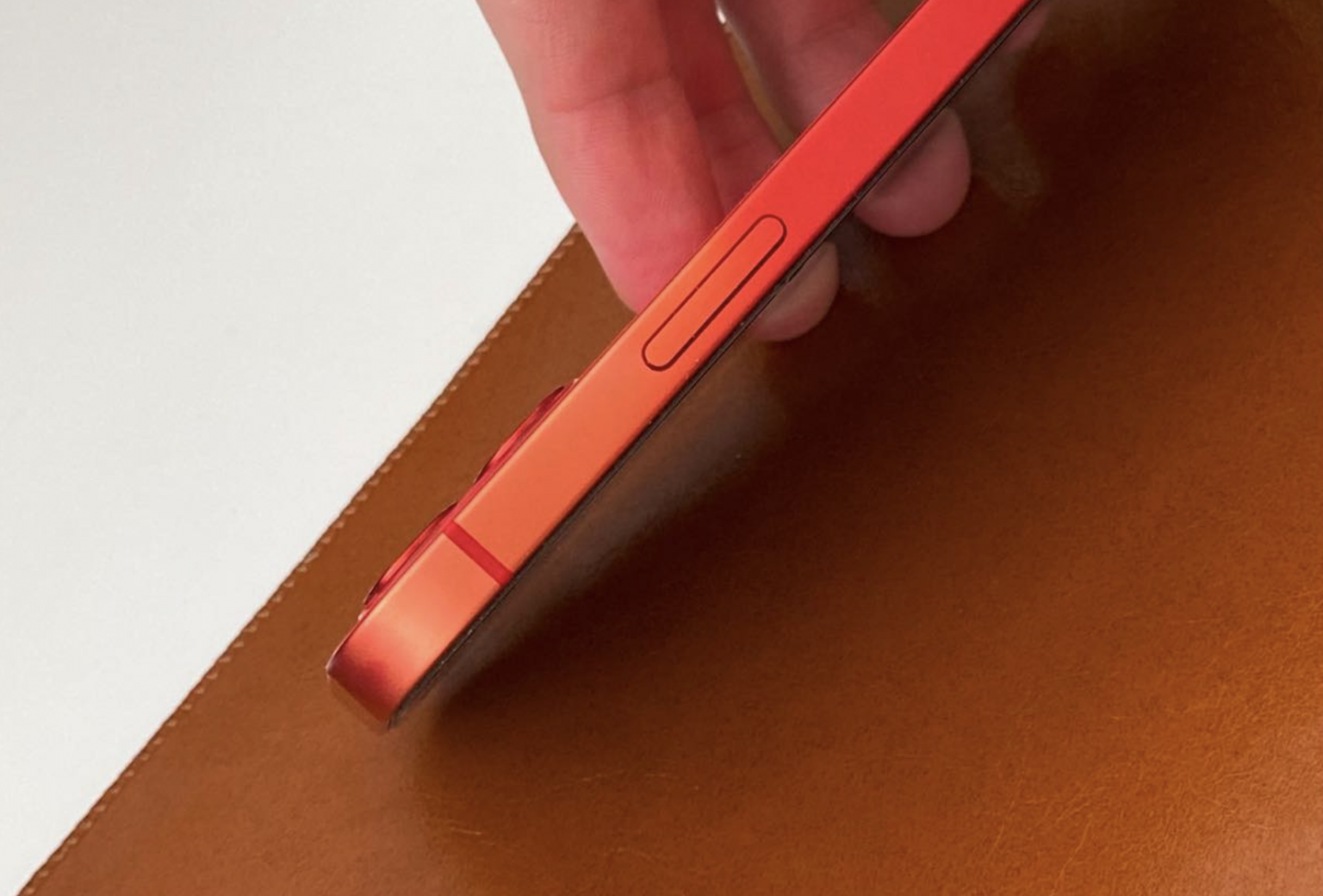 iPhone 12 aluminium edges reported to get discoloured in just four ...