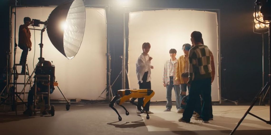Boston Dynamic's Spot robots get together with BTS to dance - SoyaCincau