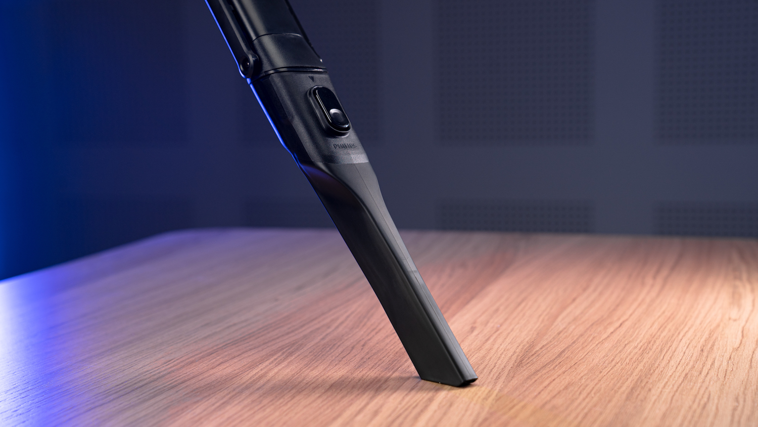 Philips 8000 Series Aqua Plus: Vacuum and mop at the same time!