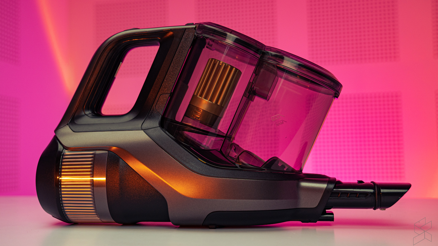 Philips 8000 Series Aqua Plus: Vacuum and mop at the same time!