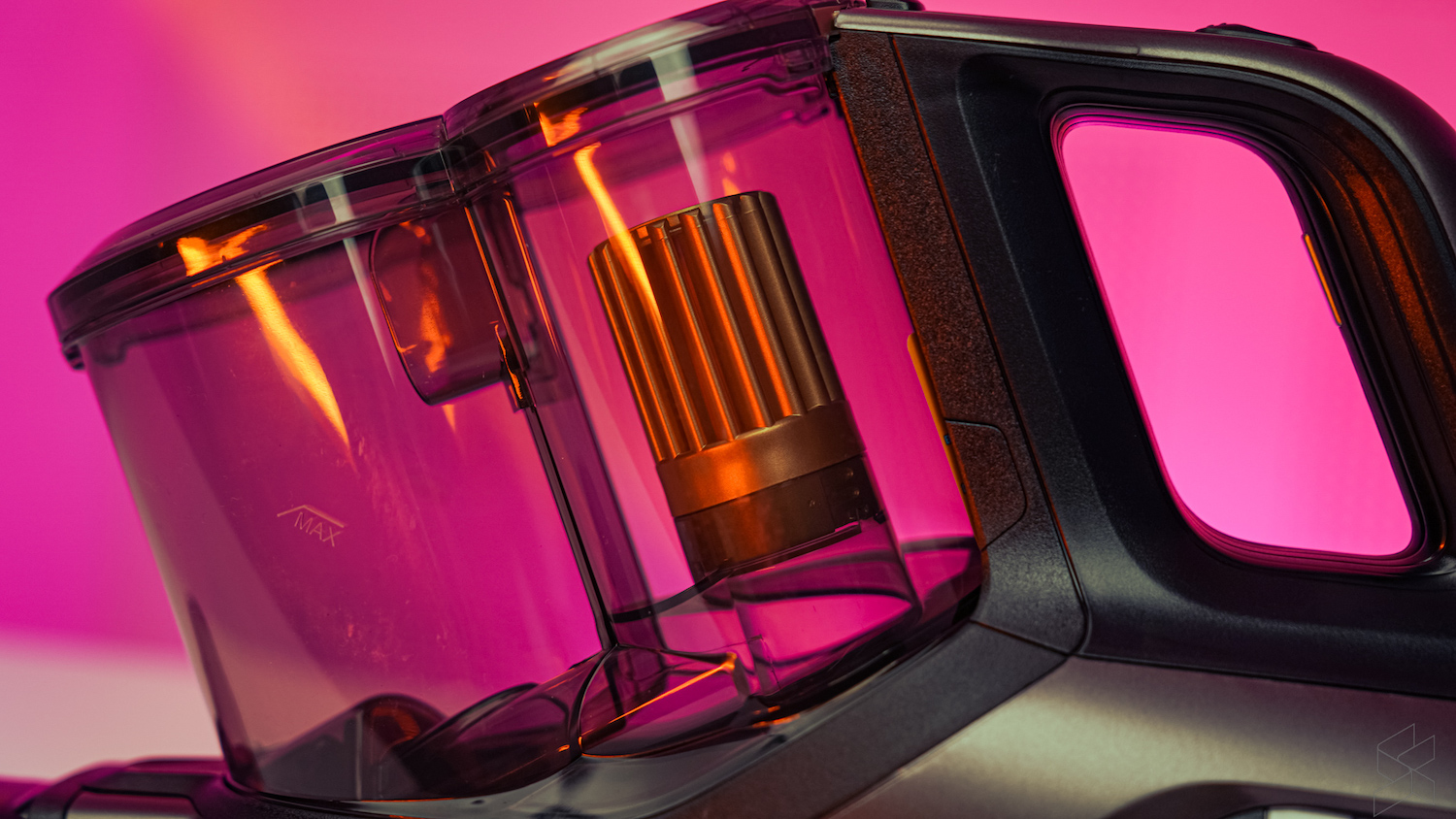 Philips 8000 Series Aqua Plus: Vacuum and mop at the same time!