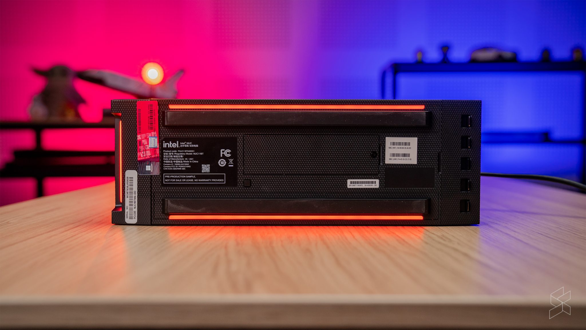 Intel NUC 11 Extreme Review: Big things really do come in small ...