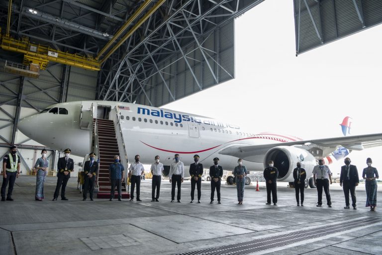 Malaysia Airlines flies first flight using a fuel mixture containing ...