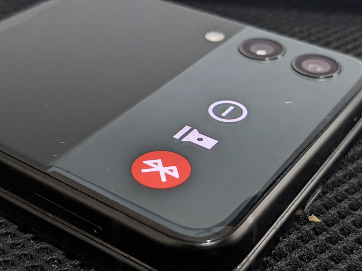 Now you can run apps on the Galaxy Z Flip 3's 1.9" cover screen. Here's ...