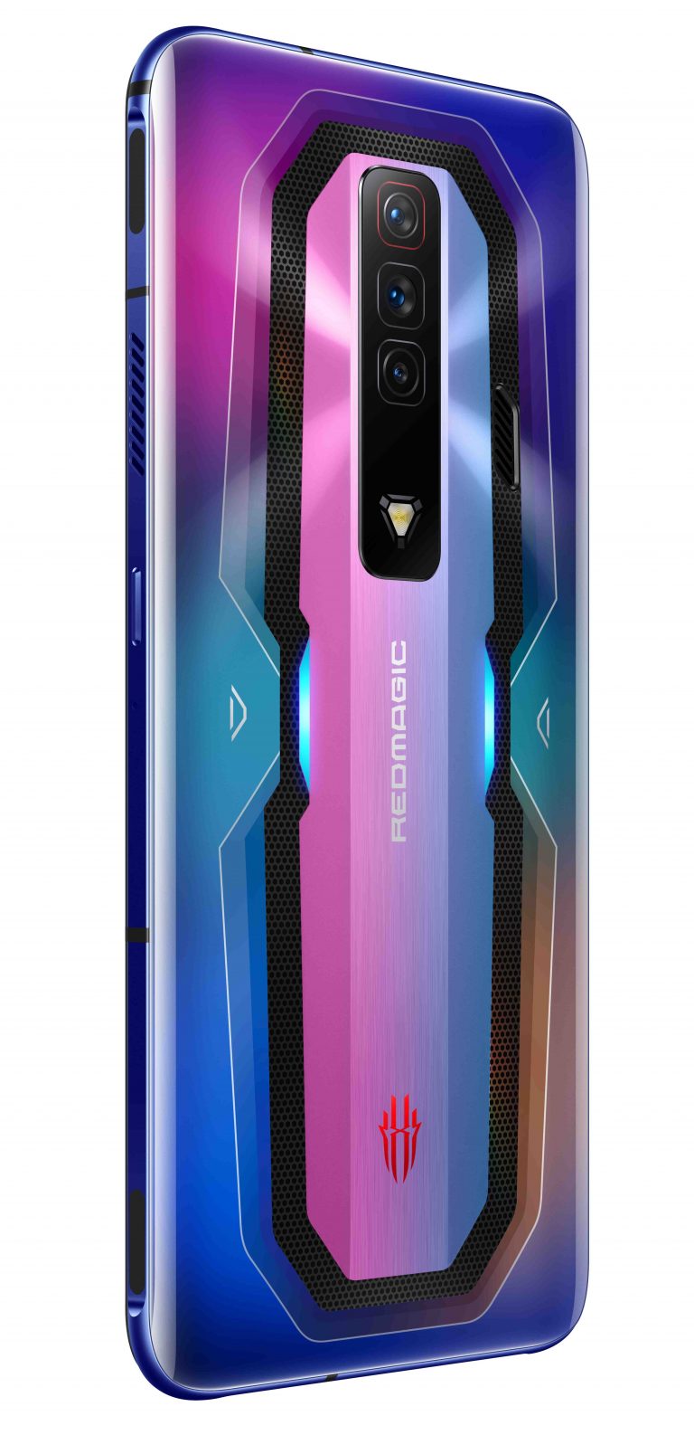 Red Magic 7 features a 165Hz display powered by the Snapdragon 8 Gen 1