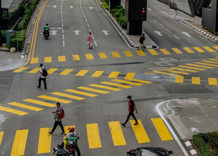 How to use sidewalks when they are not wheelchair-friendly, with cars ...