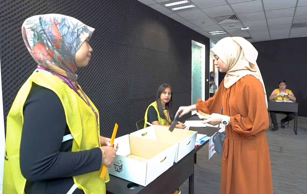 GE15 Smartphone Ban: Here's where to leave your phone before you cast ...