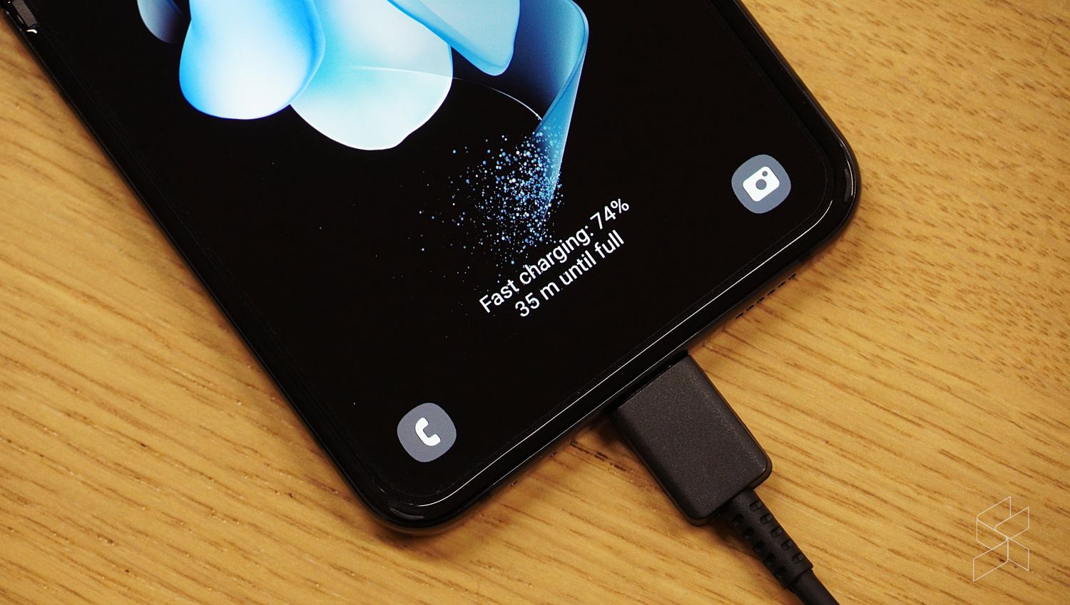 This is how the Samsung Galaxy Z Flip4 is able to flex its battery life ...