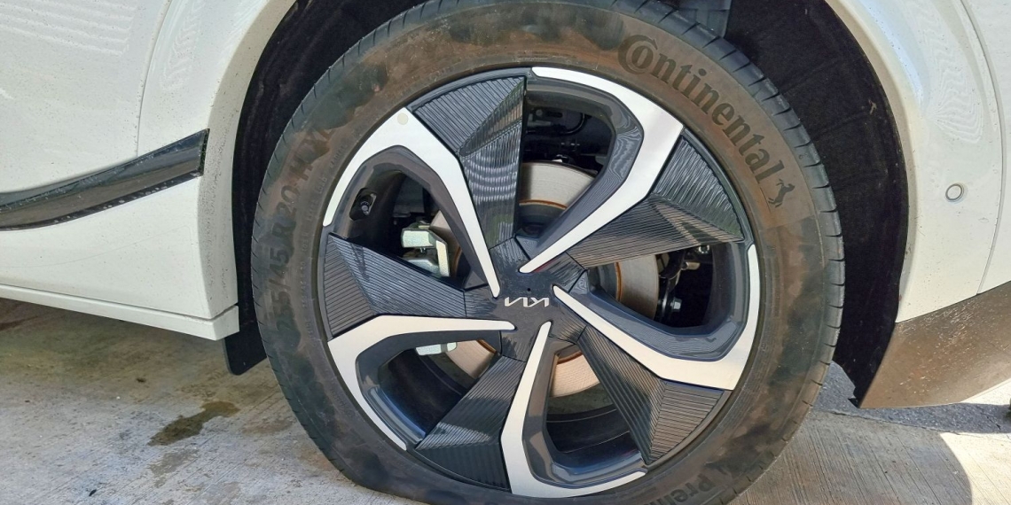 Here's how much it costs to replace an EV tyre on the Kia EV6 in ...