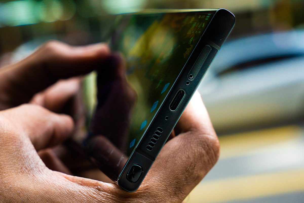 Samsung Galaxy S23 Ultra: Take mobile gaming on the go or dock it for a ...