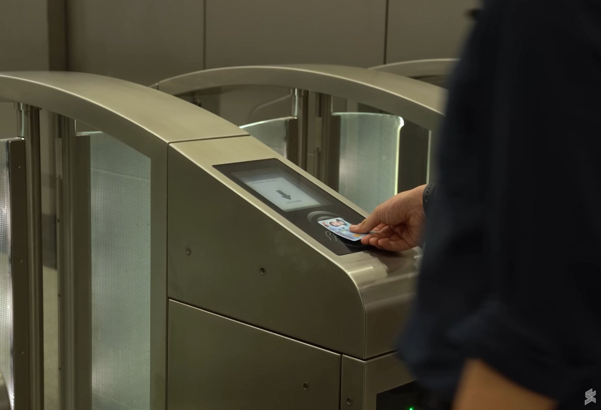 Anthony Loke: Public transport to accept credit and debit card payments ...