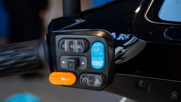 Blueshark R1 Malaysia: electric scooter with swappable batteries, 110km ...