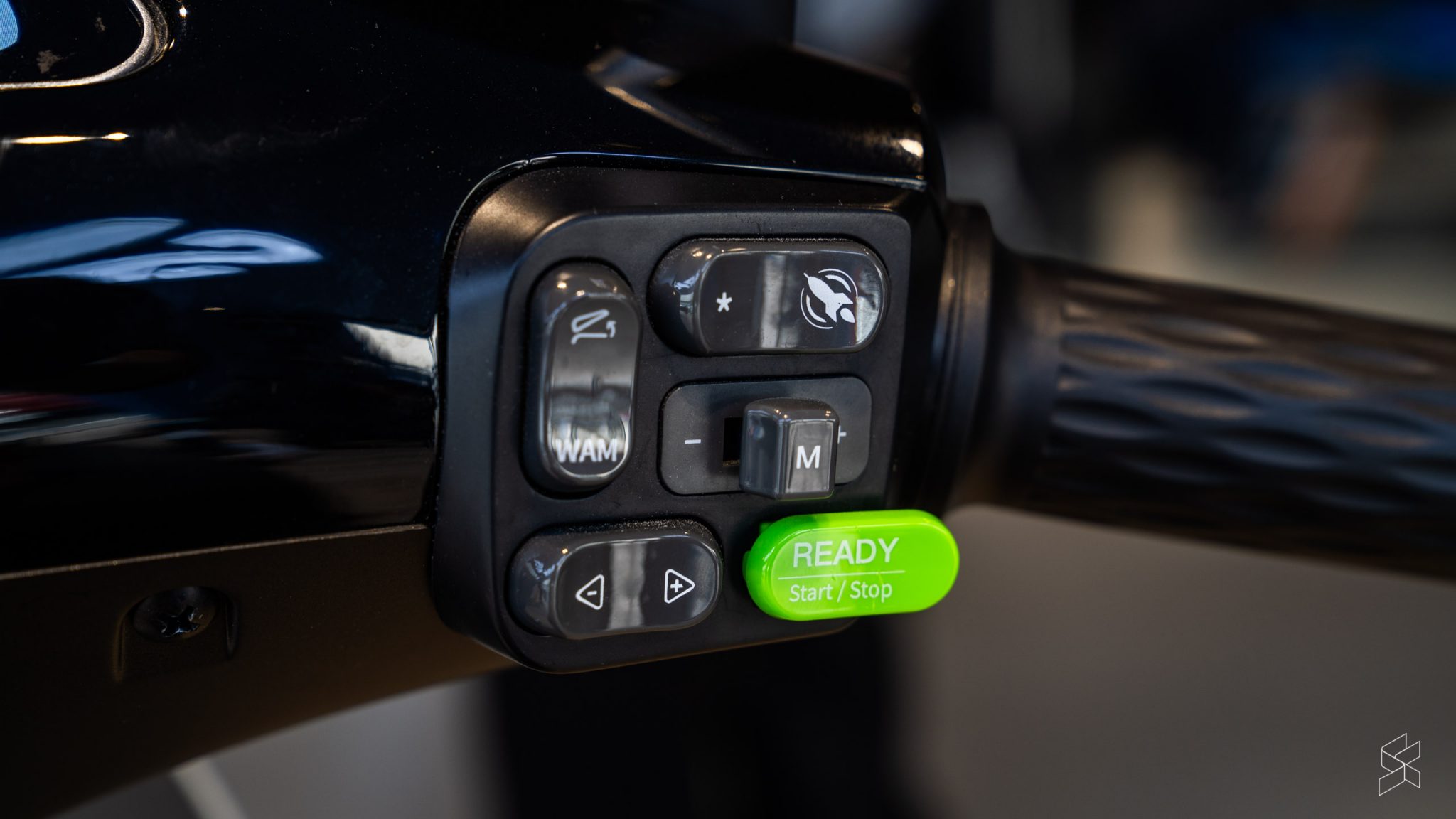 Blueshark R1 Malaysia: electric scooter with swappable batteries, 110km ...