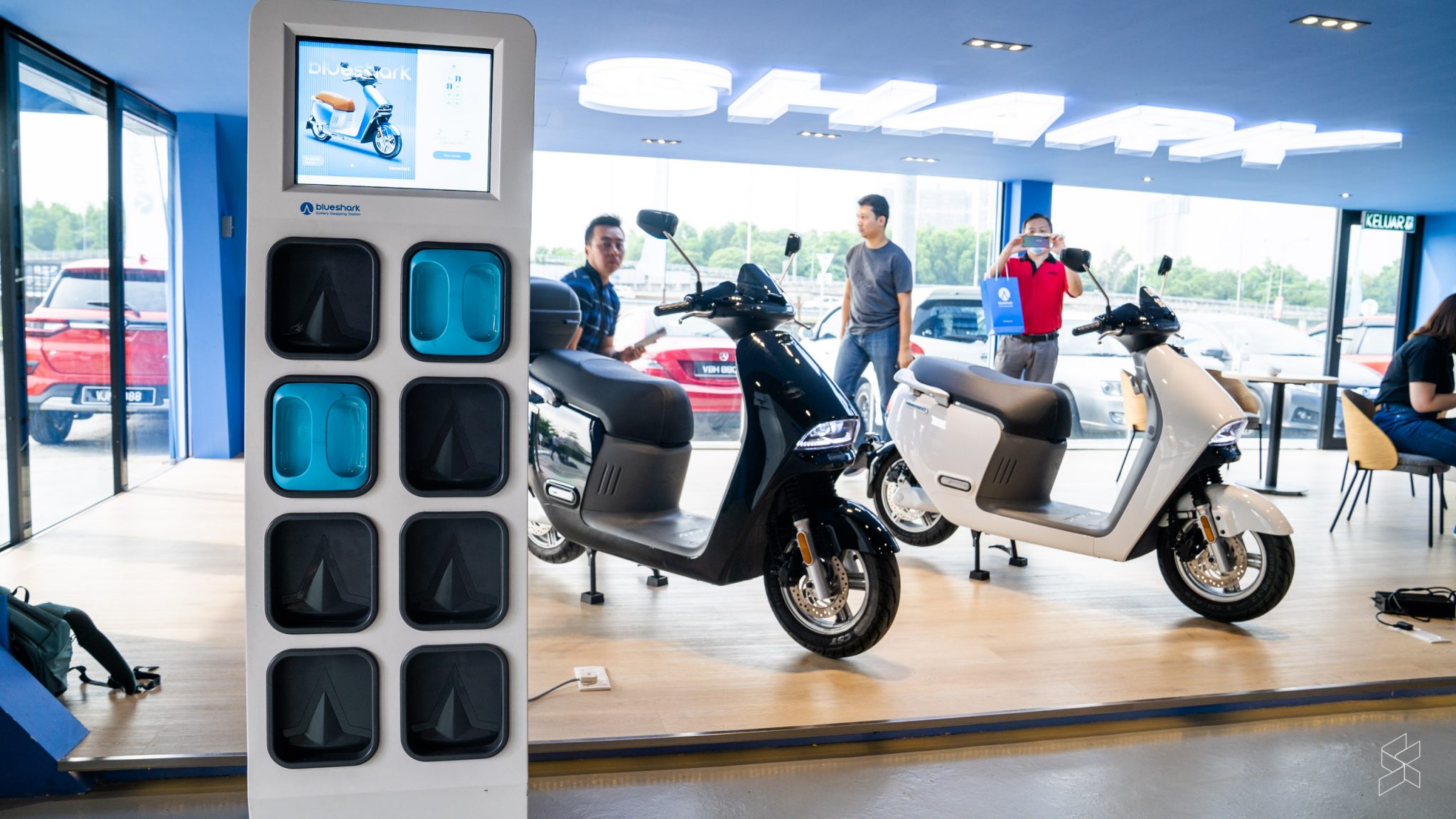 EPMB kicks off Blueshark R1 electric motorcycle pilot for Grab delivery ...