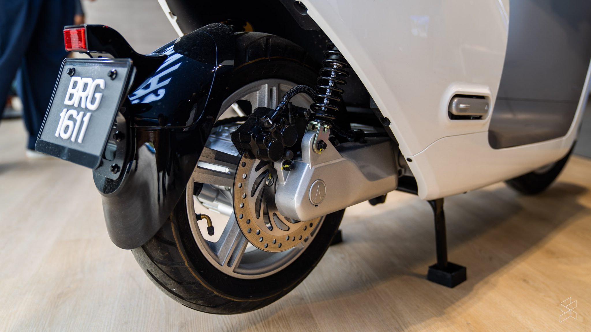 Blueshark R1 Malaysia: electric scooter with swappable batteries, 110km ...