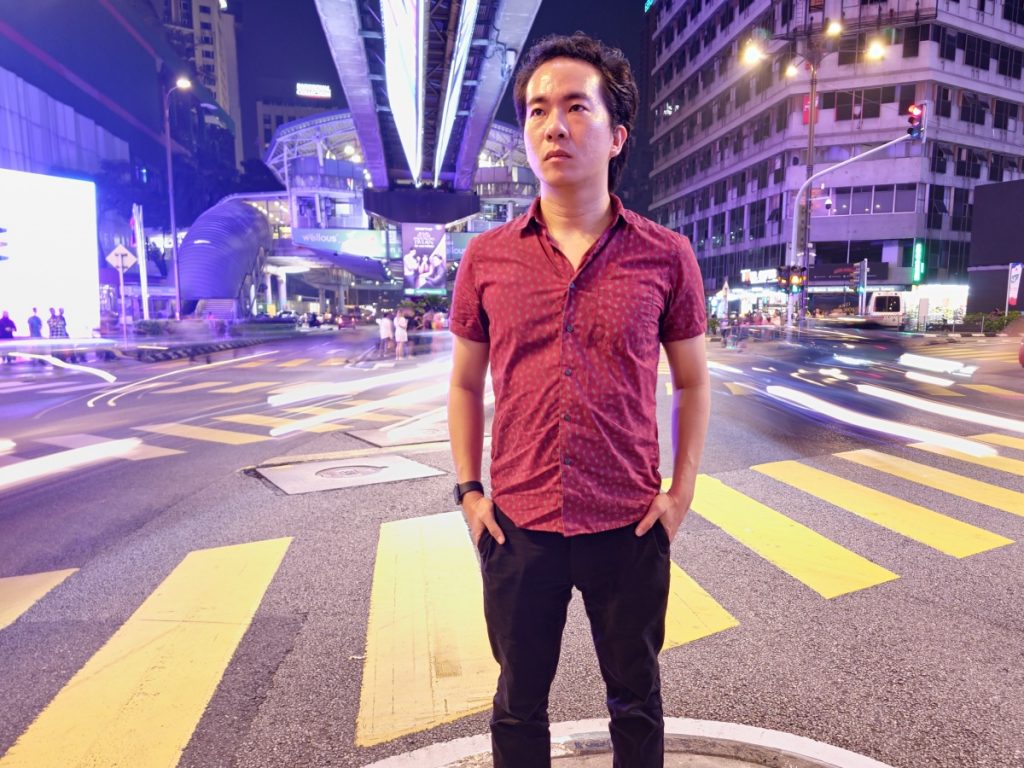 Get light trail shots by just adjusting these 2 camera settings on your ...