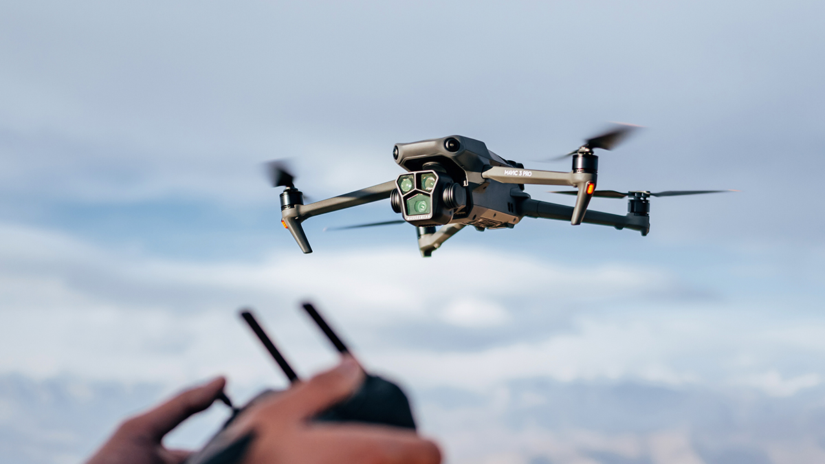DJI Mavic 3 Pro: World's first triple camera drone with three focal ...