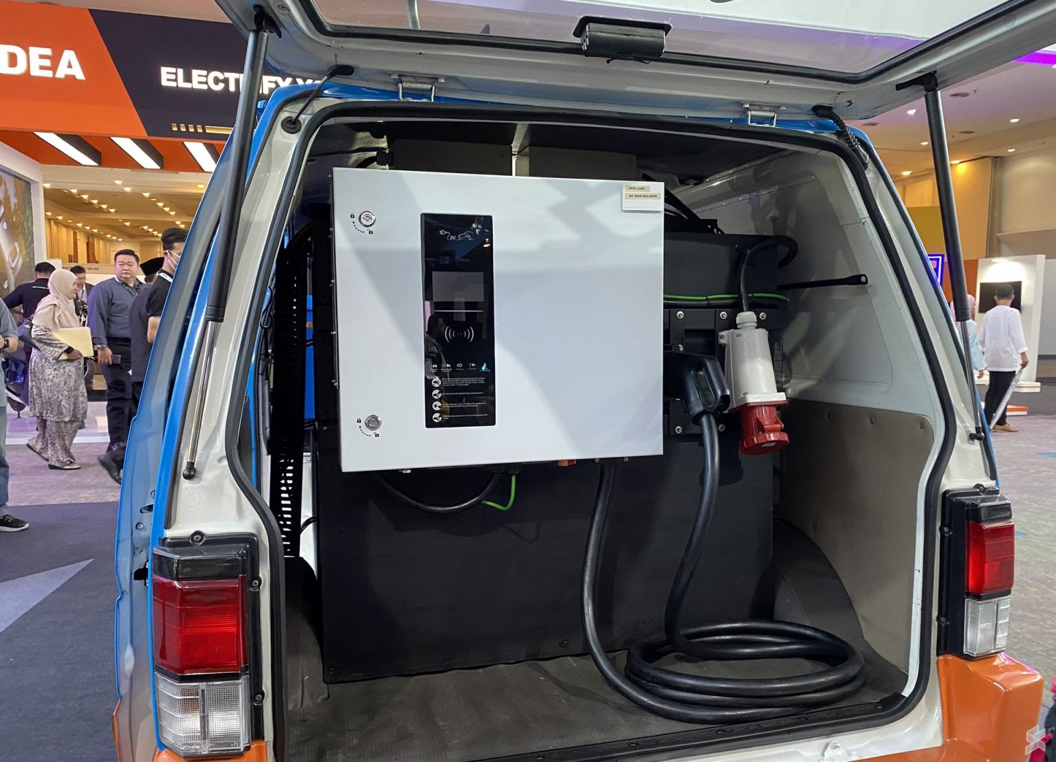 BMW and EVC introduce Malaysia's first EV "powerbank" made of ...