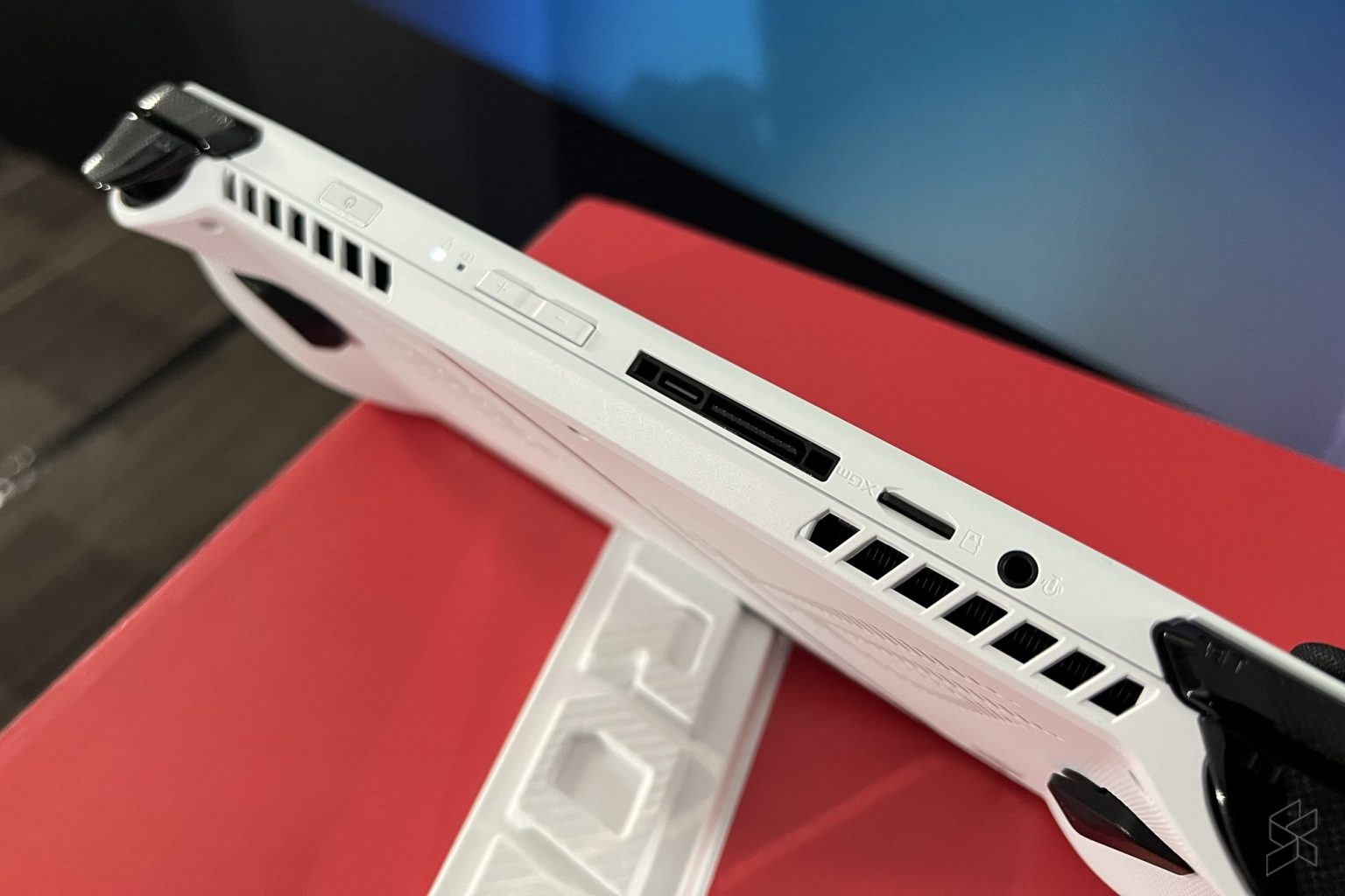 How to check if a third-party charger is compatible with your smartphone? | Ask Us Anything #57