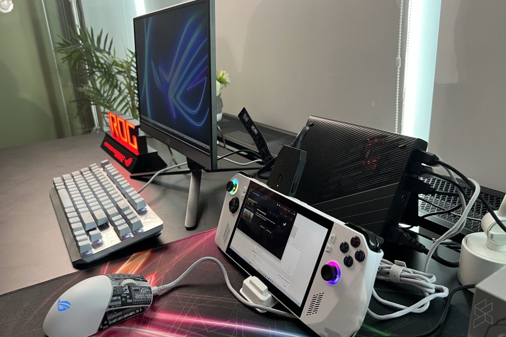 Asus ROG Ally: Windows 11 gaming handheld with AMD Ryzen Z1, 120Hz ...